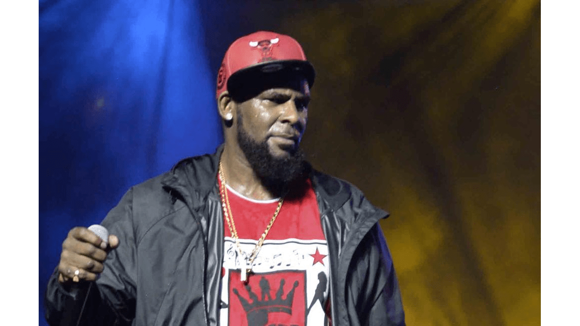 R.Kelly's brother opens up on sex abuse - 8days
