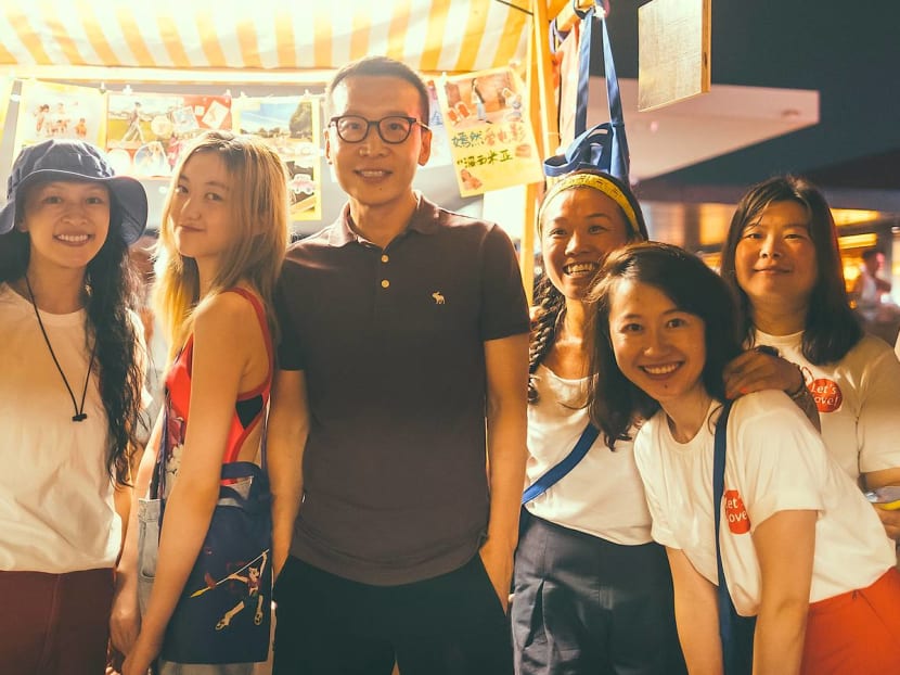 Faye Wong’s Daughter Li Yan Helped Raise S$3.7K At A Charity Bazaar ...