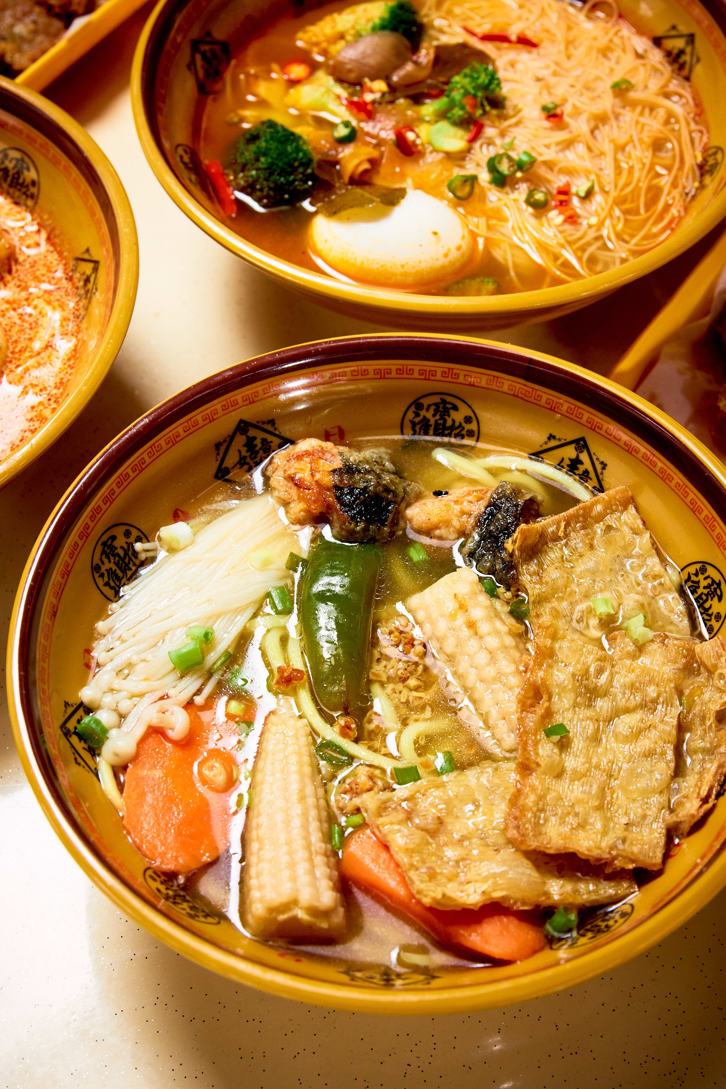 Vietnamese Hawker Whose Family Owns 3 Houses & A Biz Back Home, Sells ...