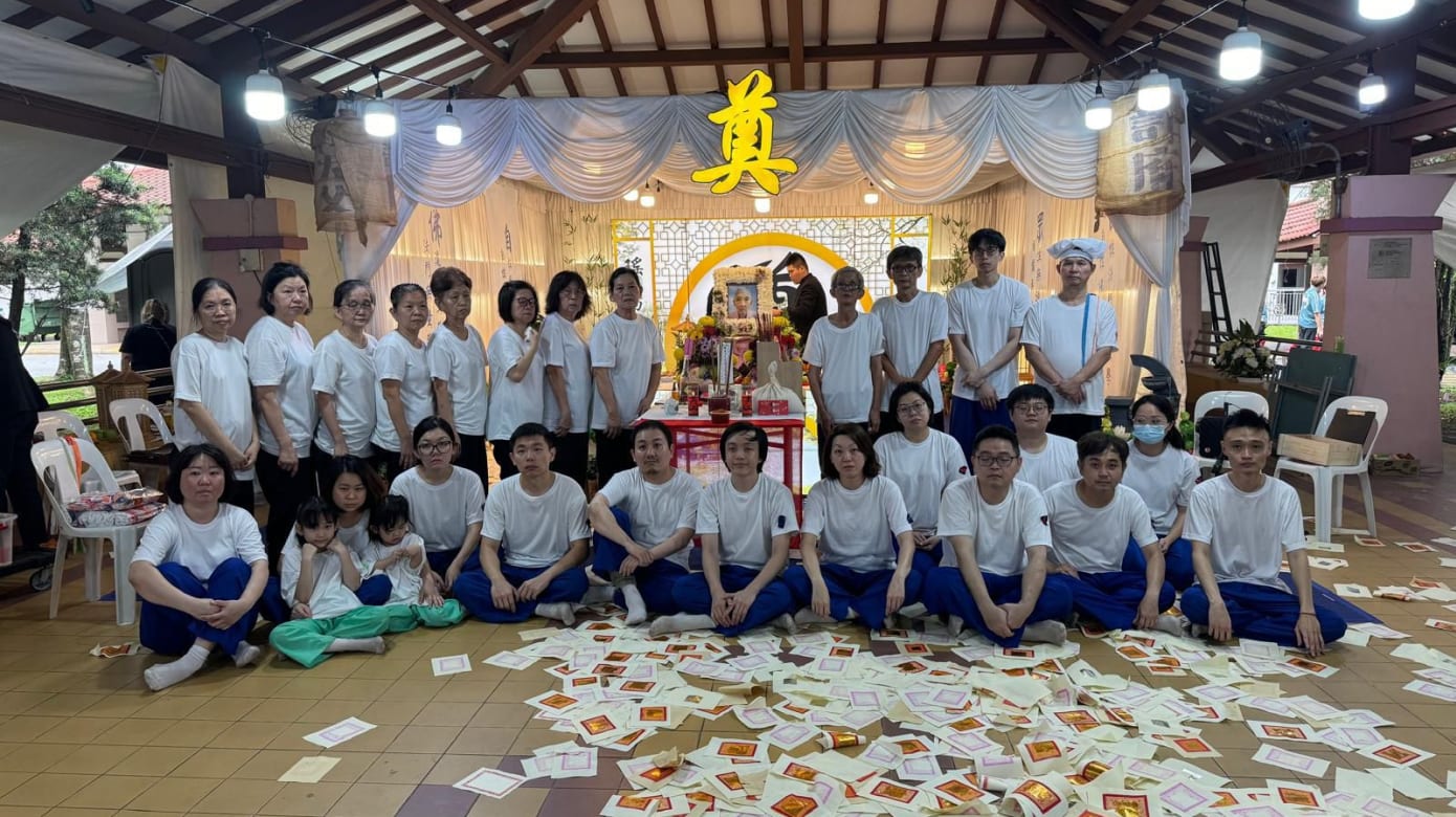 百岁人瑞不愿麻烦儿女 生前自费自办风光丧礼 - 8world