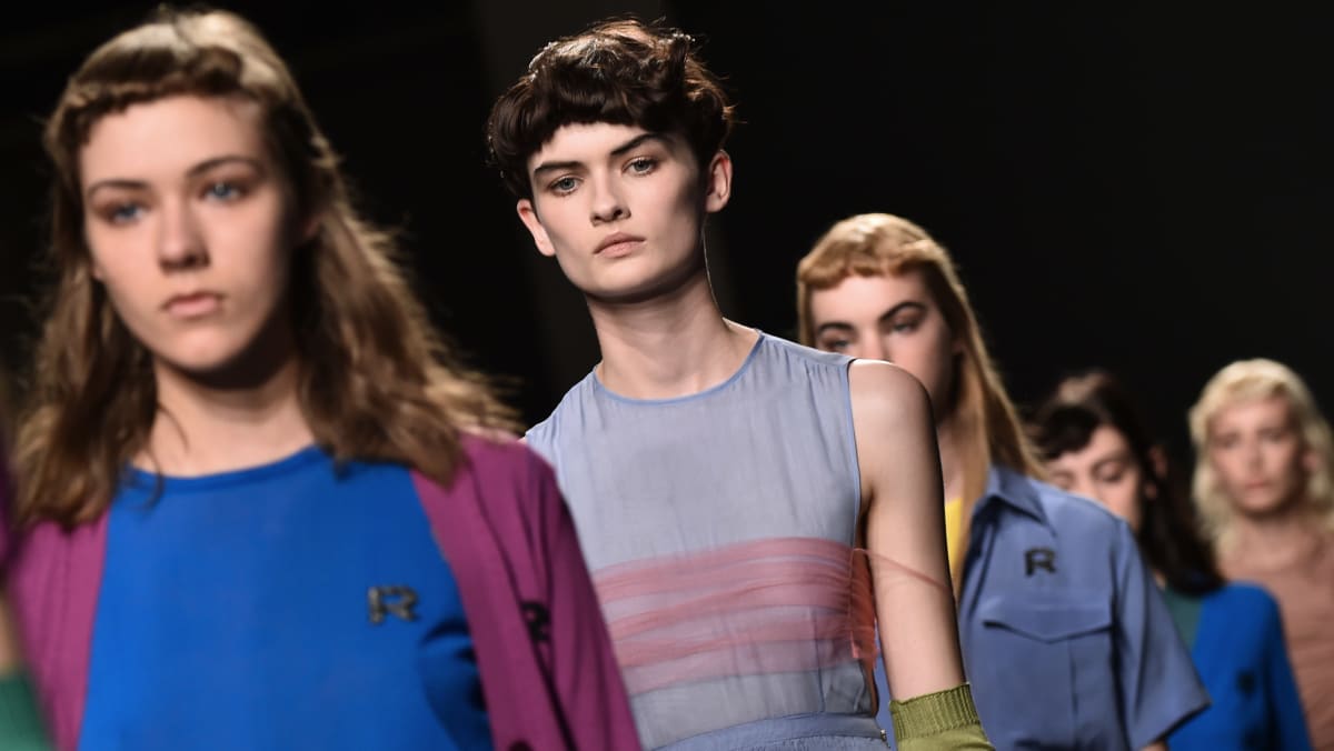 Why top fashion models never smile - TODAY