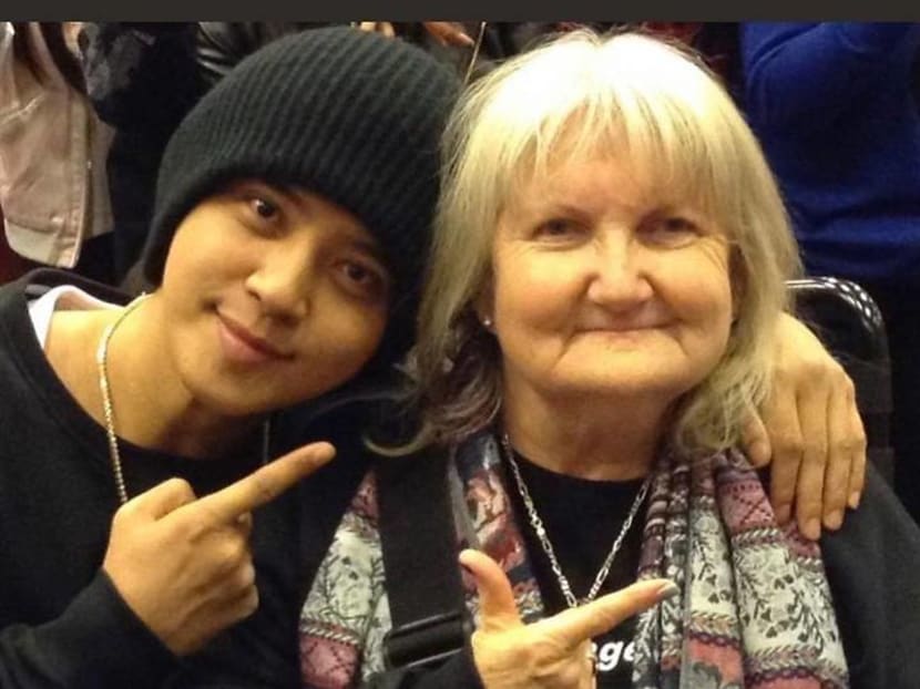 Show Luo’s “British Grandma” Fan Dies Of COVID-19; Estimated To Have ...