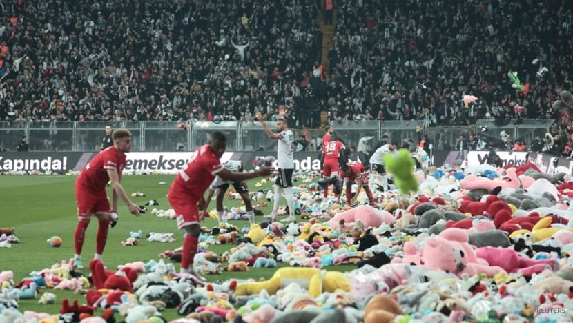 Besiktas fans throw toys on field for children affected by earthquake - CNA Besiktas fans throw toys on field for children affected by earthquake - CNA