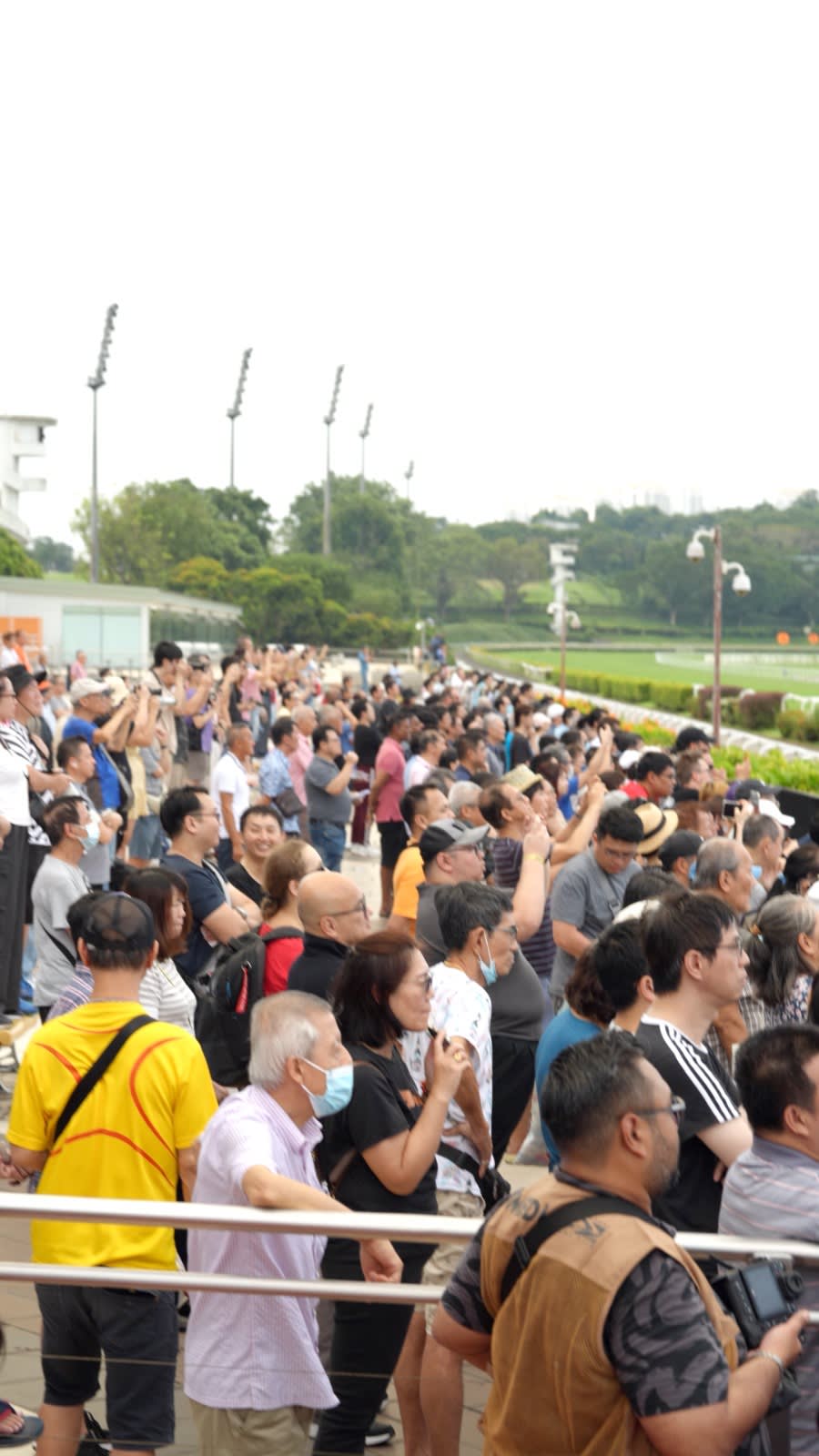 马场举行最后打比赛 逾5000人到场观赛 - 8world