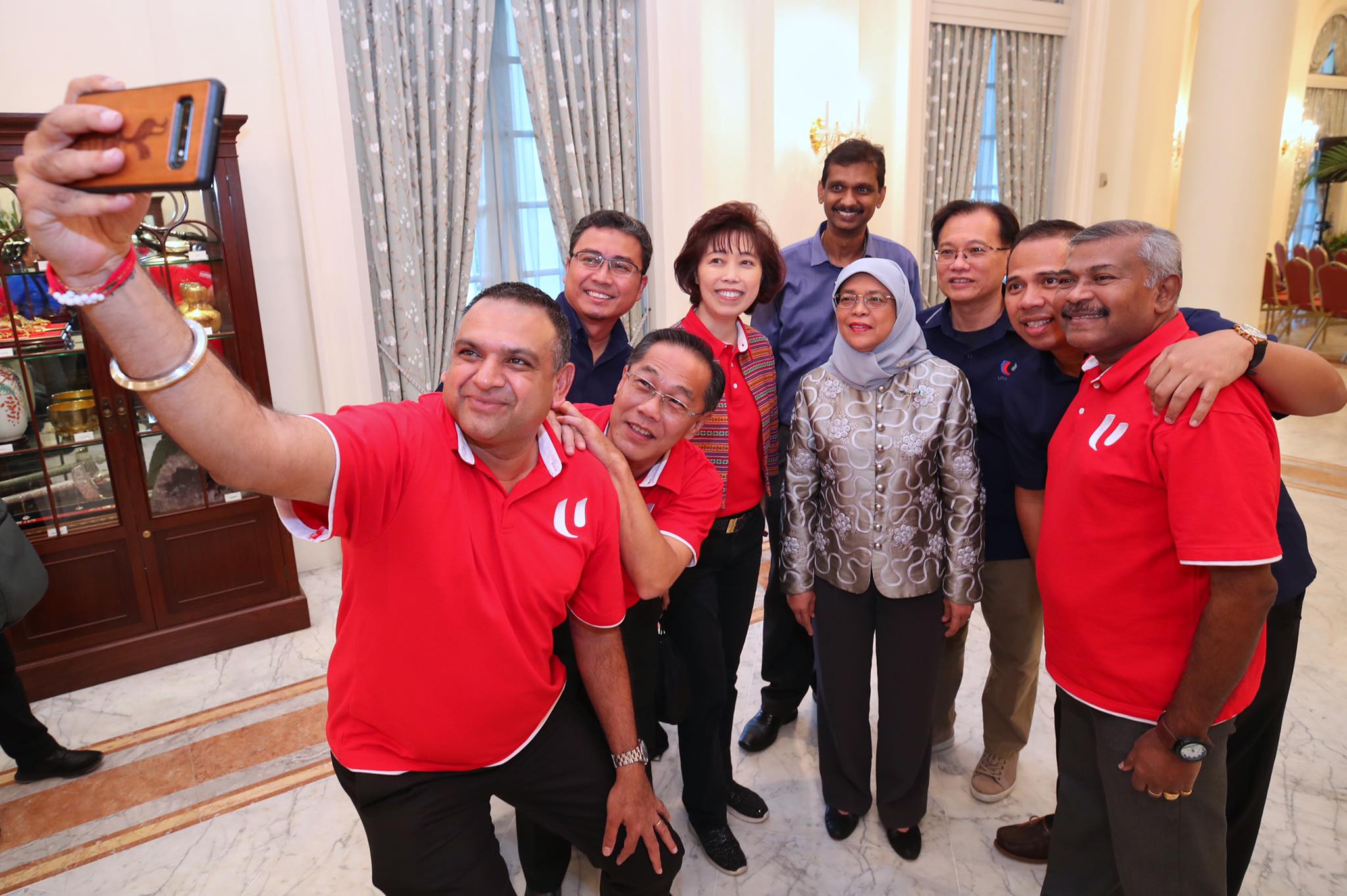 【新闻人物】哈莉玛：从首位女议长到首位女总统 - 8world