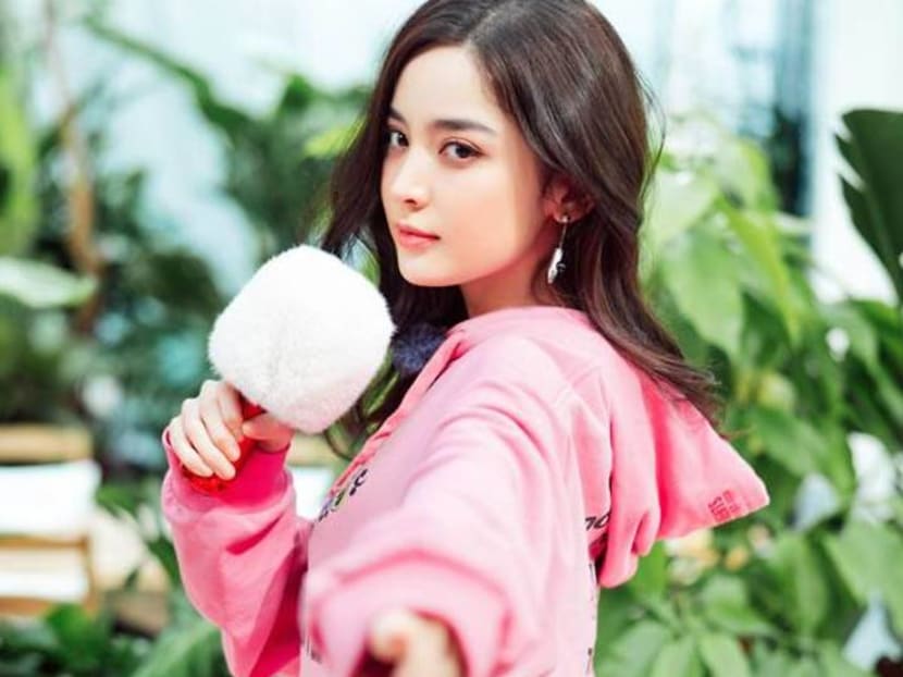 Chinese Actress Gulnazar Breaks Down Recounting How A Netizen Said She ...