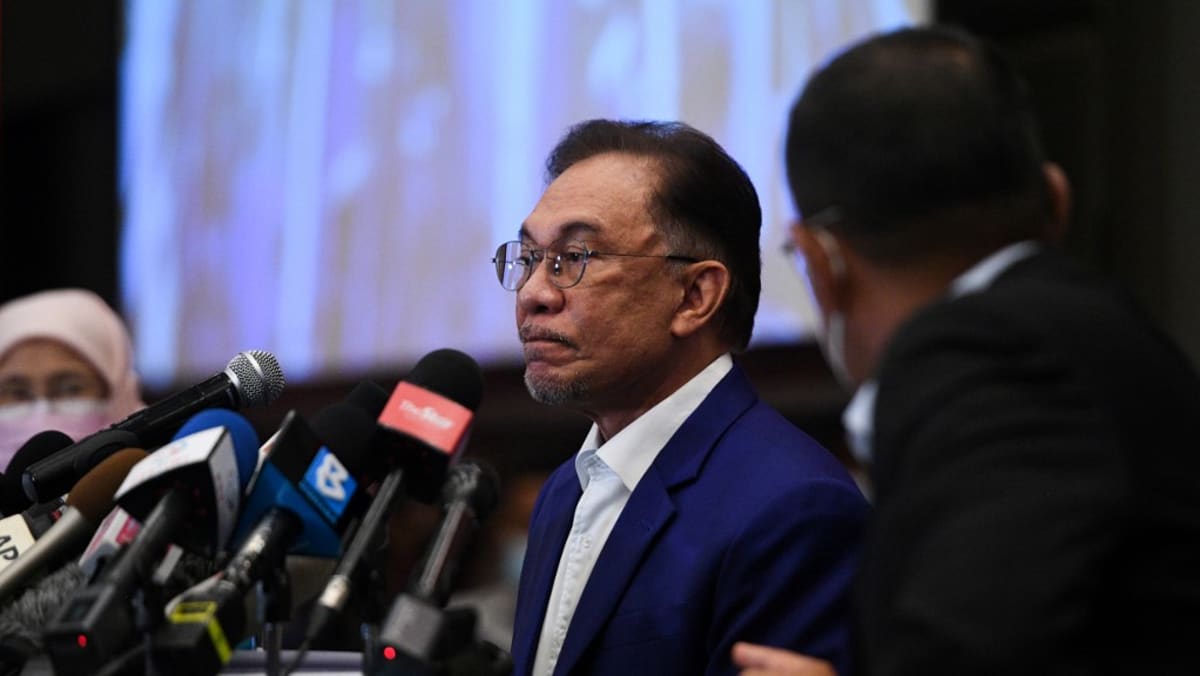 Appeal to king to lift emergency, Anwar tells MPs - TODAY