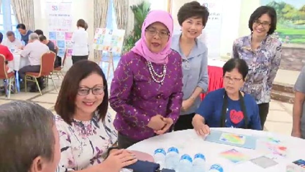 Presiden Halimah raikan 40 pesakit, penjaga sempena Hari Angin Ahmar ... Presiden Halimah raikan 40 pesakit, penjaga sempena Hari Angin Ahmar ...