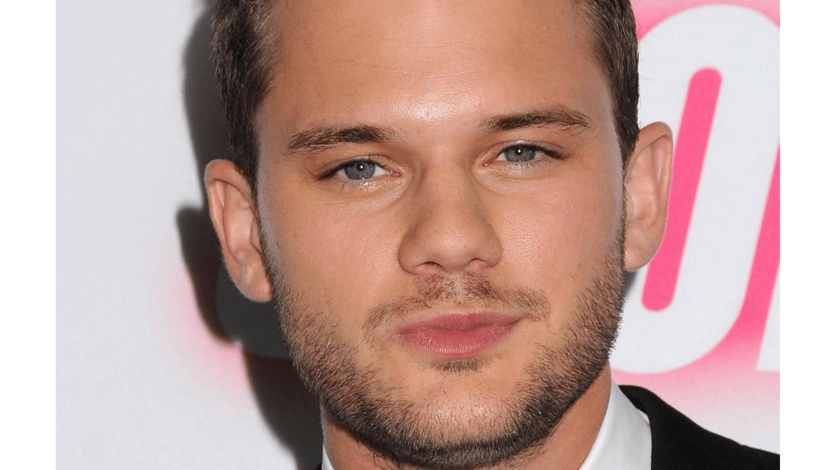 Jeremy Irvine joins Mamma Mia 2 - 8days