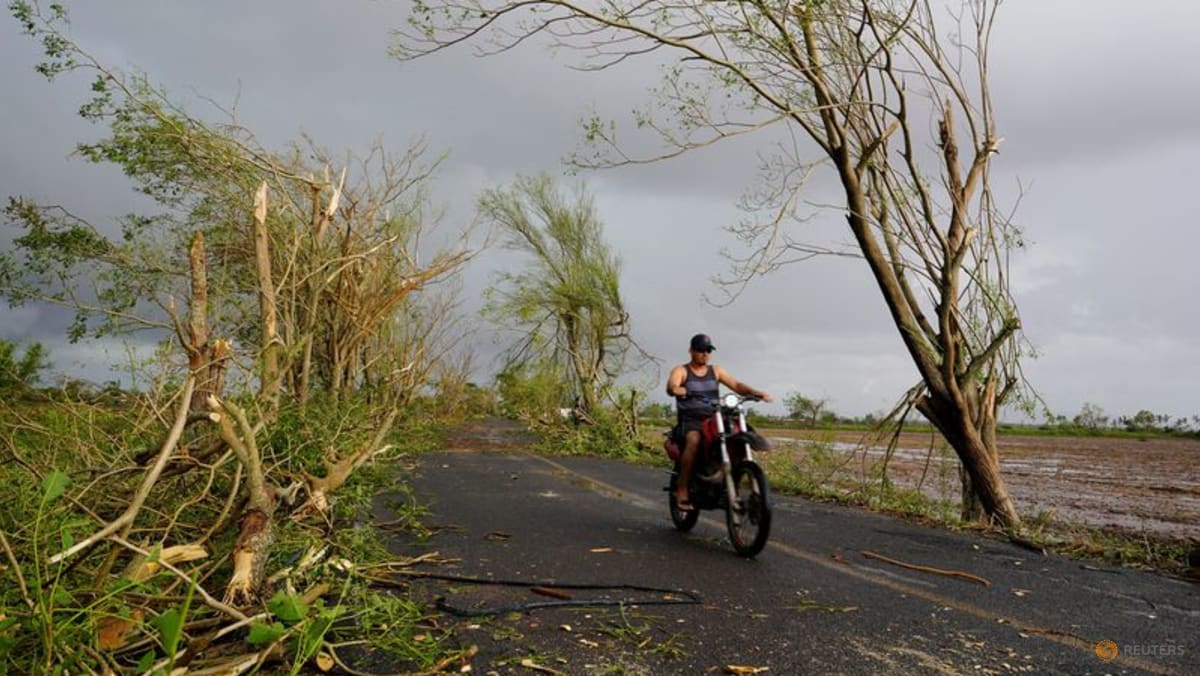 Three dead as Roslyn's intense rains, winds hit Mexico's Pacific coast ...