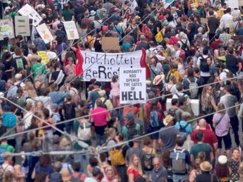 Tens of thousands demand climate action in Swiss capital - TODAY Tens of thousands demand climate action in Swiss capital - TODAY