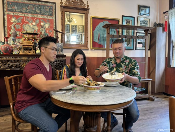 Kim Choo Kueh Chang and HarriAnns: Nyonya rice dumplings and Teochew-style glutinous rice - CNA ...
