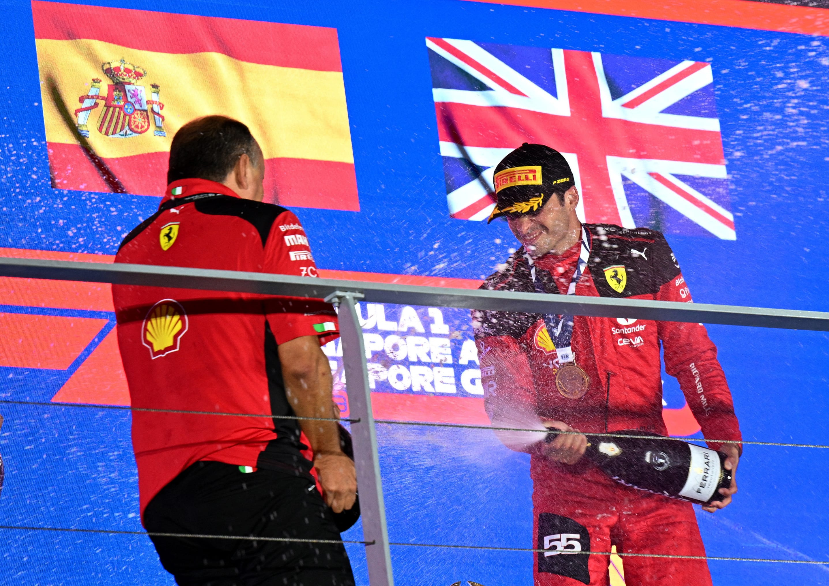 F1大奖赛：法拉利塞恩斯跑第一 夺本赛季首冠 - 8world