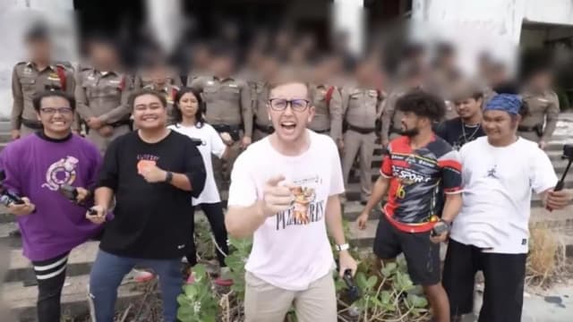 雇用泰警拍“兵捉贼”视频惹议 美网红：只是为了娱乐 - 8world