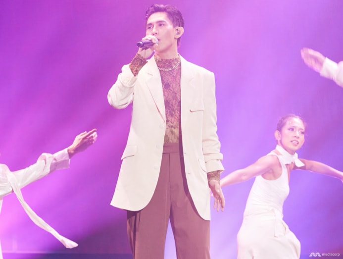 Yes 933 Hits Fest highlights: Bright Vachirawit learns Singlish, Zhang ...