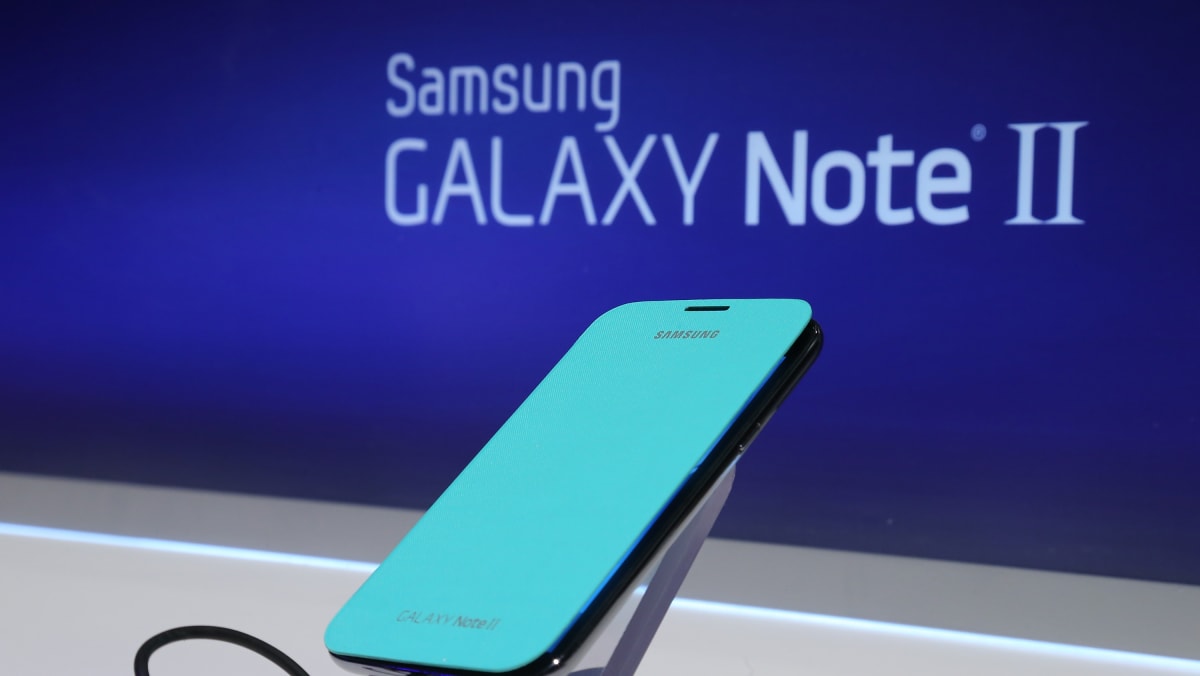 Smoke from Samsung Note II phone sparks alert on Singapore-Chennai ...