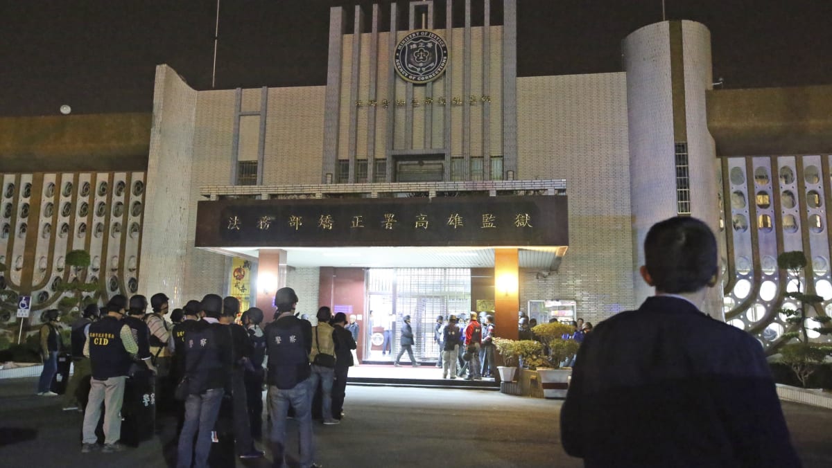 Gallery: Official says hostage takers shoot selves in Taiwan prison - TODAY