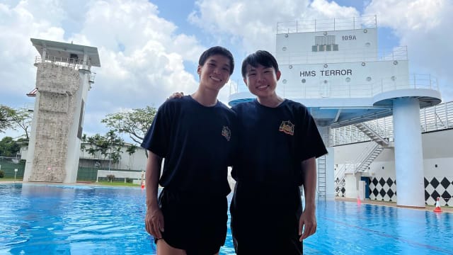巾帼不让须眉 海军“战斗潜水员课程”迎首两位女毕业生 - 8world