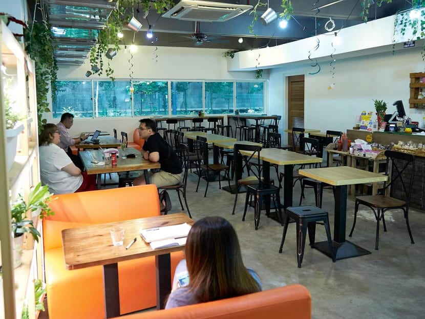 Ex-Hilton Hotel Chef Opens Humble Cafe At CC Offering $9.90 Set Lunch ...