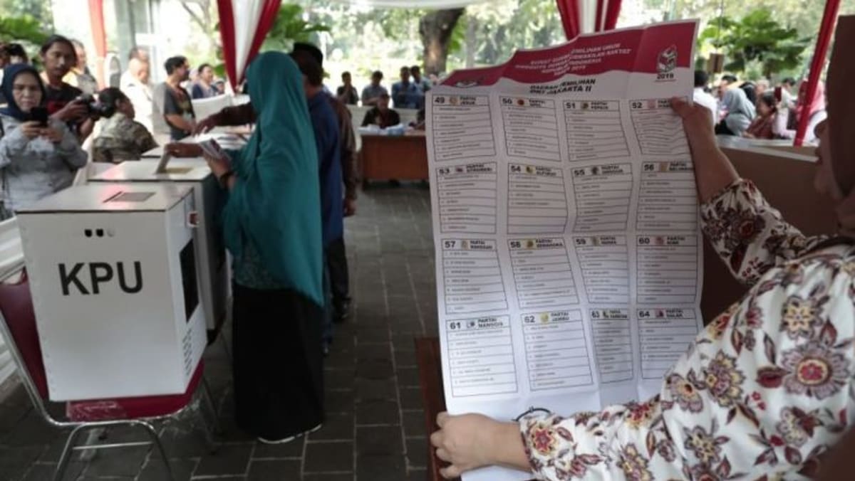 Rakyat Indonesia mengadu tentang kertas undi gergasi - BERITA Mediacorp