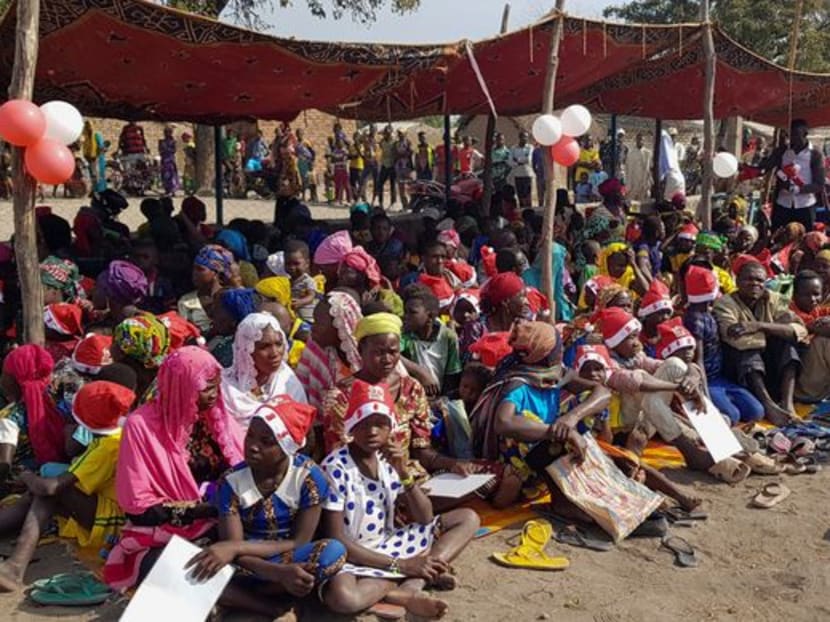 Santa brings Christmas cheer to Chad refugee camp - TODAY