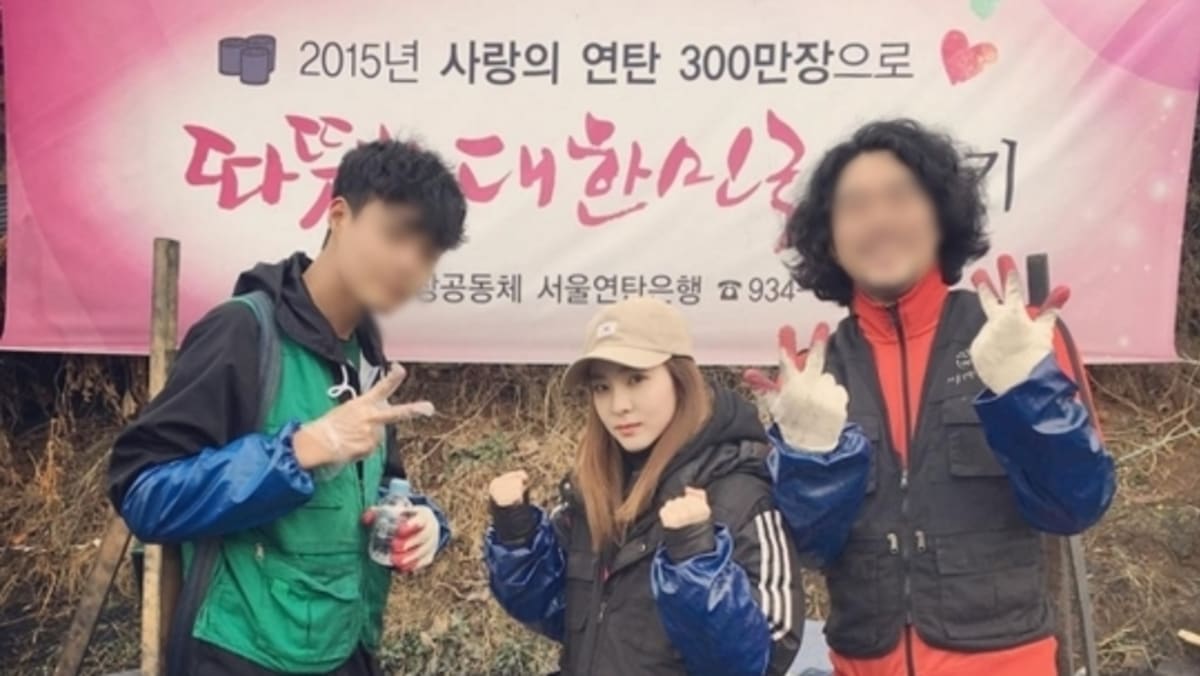 2NE1′s Sandara Park Delivers Briquettes - 8days