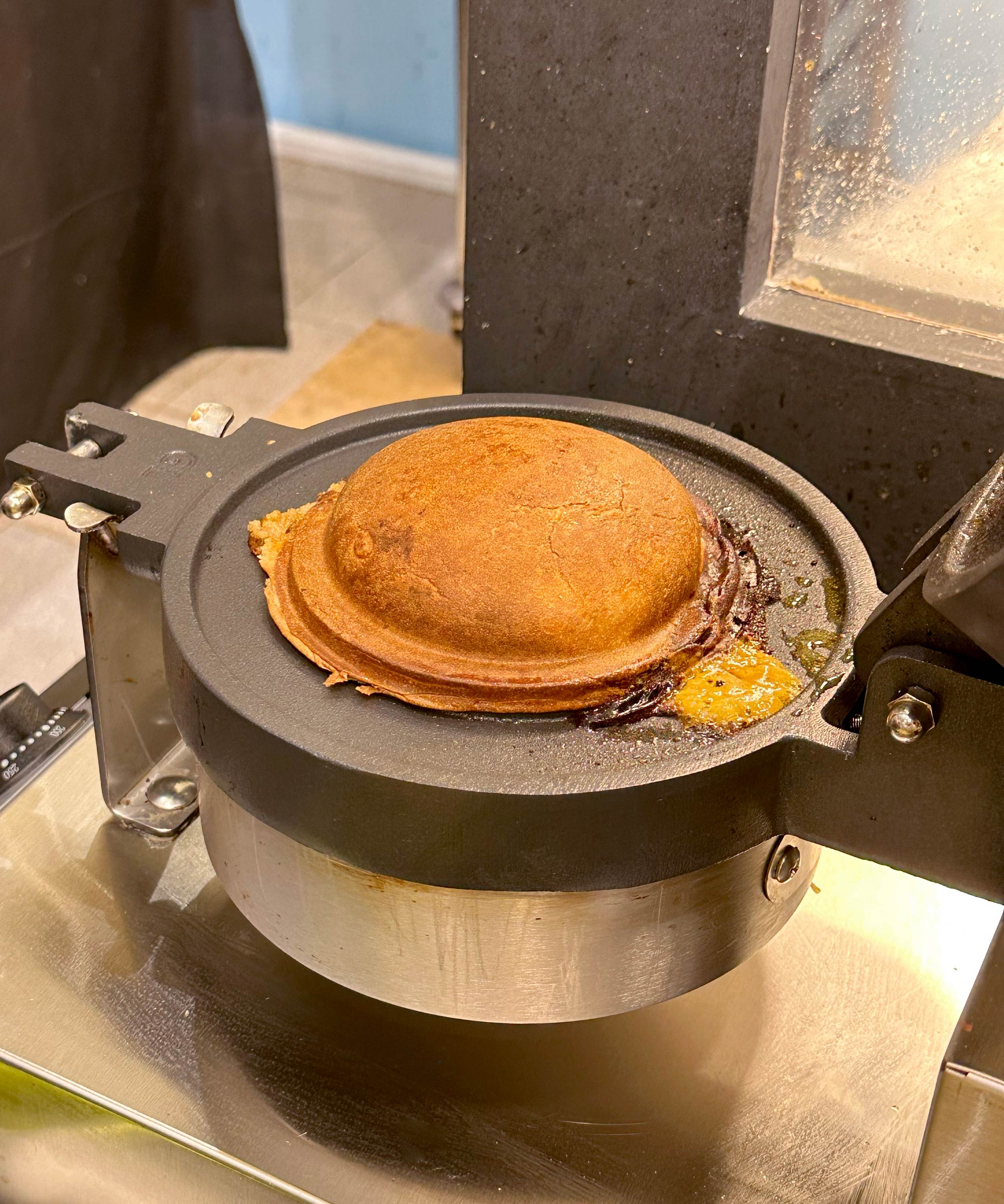Cute Korean-Inspired UFO-Shaped Burgers At Orchard Road Food Kiosk - 8days