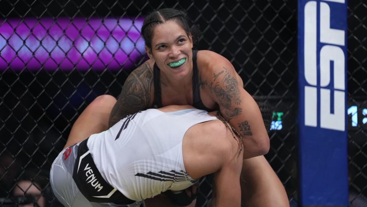 Mixed Martial Arts-Nunes blasts Pena to reclaim UFC bantamweight crown ...