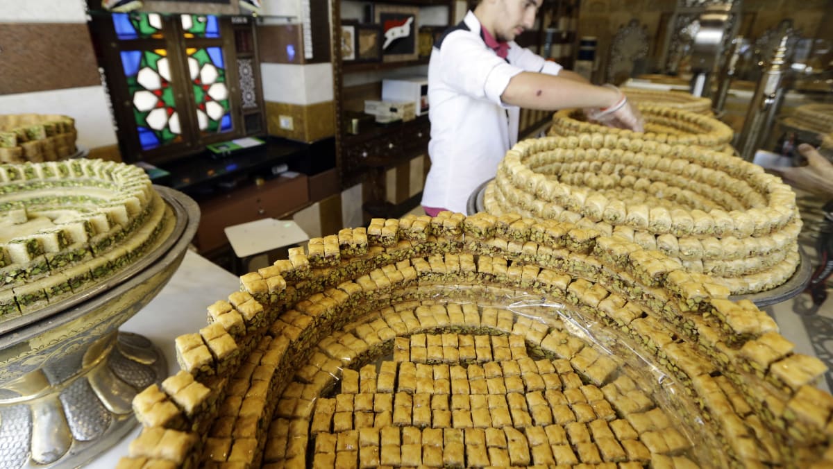 Syria’s famed sweets bringing smiles once again - TODAY
