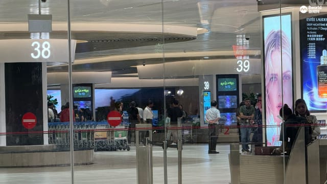 黄总理对部分SQ321乘客机组人员抵新 感到欣慰 - 8world