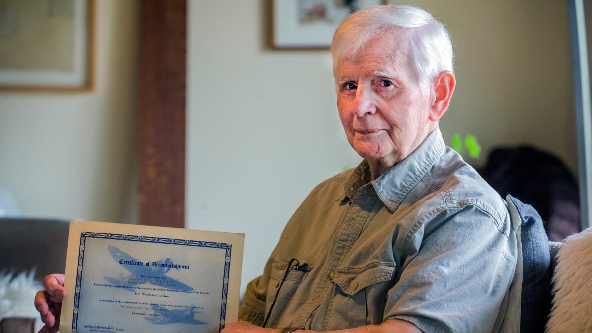 Gallery: 94-year-old man finishes college after starting 75 years ago ...
