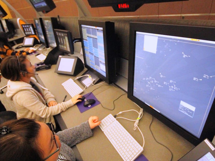 Gallery: New air traffic control system tracks more planes and farther ...
