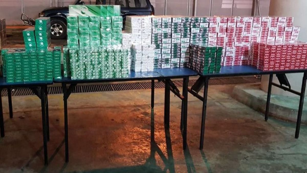 Lebih 300 karton rokok haram dirampas di Pusat Pemeriksaan Woodlands ...