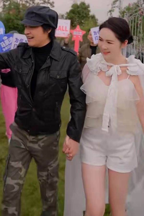 Netizens Suspect Ma Jingtao, 60, Now Walks With A Limp After He Was Seen Cozying Up To This ...