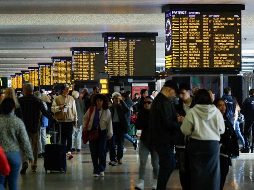 Transport hit as Italian workers strike over government budget - TODAY