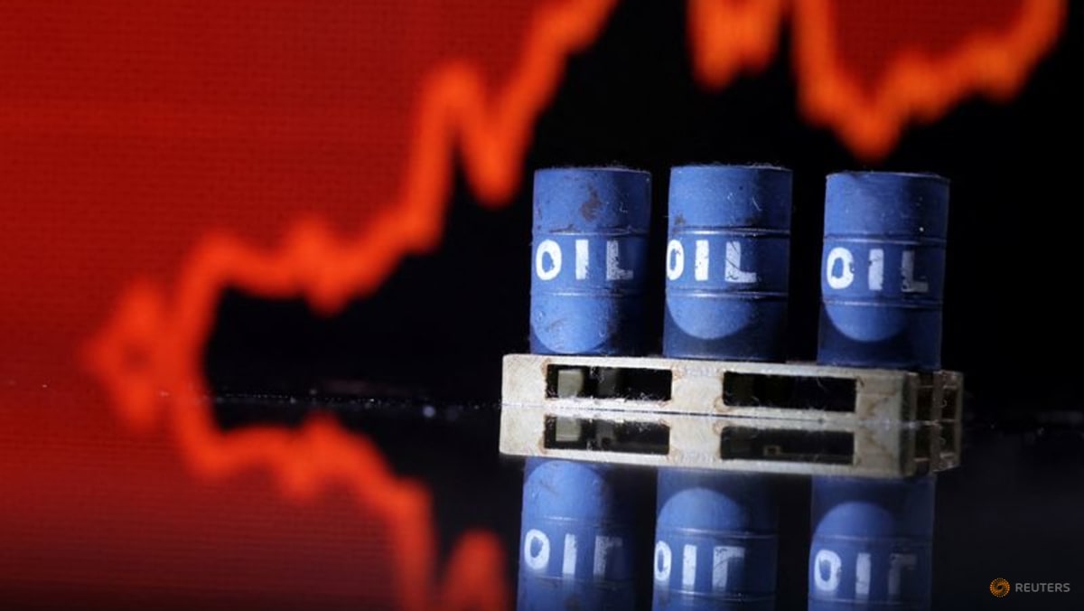 Oil prices slide US$2/bbl; settle at 9-month lows on dollar strength ...