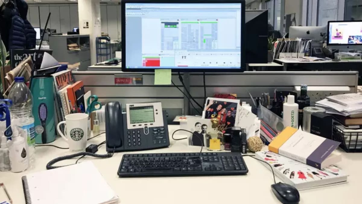 How to build the perfect power desk - TODAY