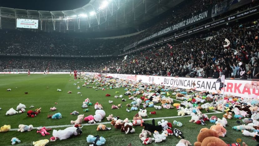 Besiktas fans throw toys on field for children affected by earthquake - CNA Besiktas fans throw toys on field for children affected by earthquake - CNA