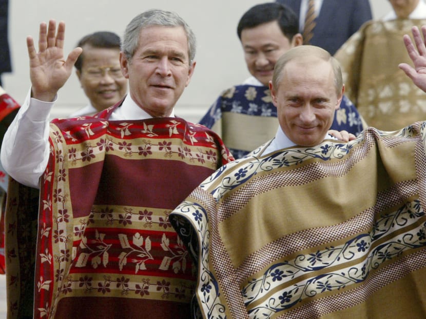 Shirt photos offer sometimes awkward moments of APEC unity - TODAY