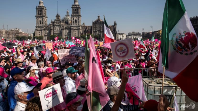 Mexicans protest controversial electoral reform - CNA