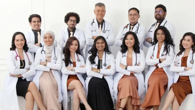 马国71岁祖父 或成全球最年长医学毕业生 - 8world