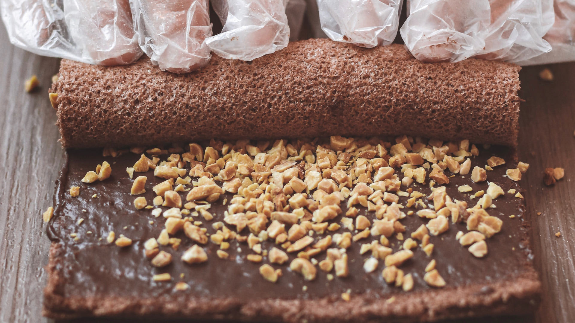 Ah Mah's Dirty Bun-Inspired Blanket Castella Roll Cake Taste Test: Nice ...