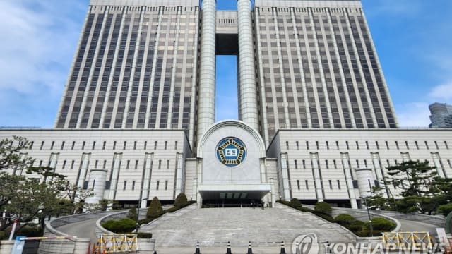 韩男教师性侵少女诱拍性爱片 约120人受害 - 8world