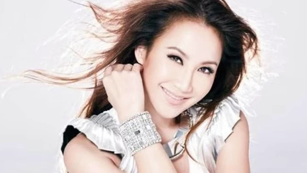 Coco Lee’s Funeral Portrait & 8 Pallbearers Revealed; Veteran Singer Jenny Tseng In, Husband ...