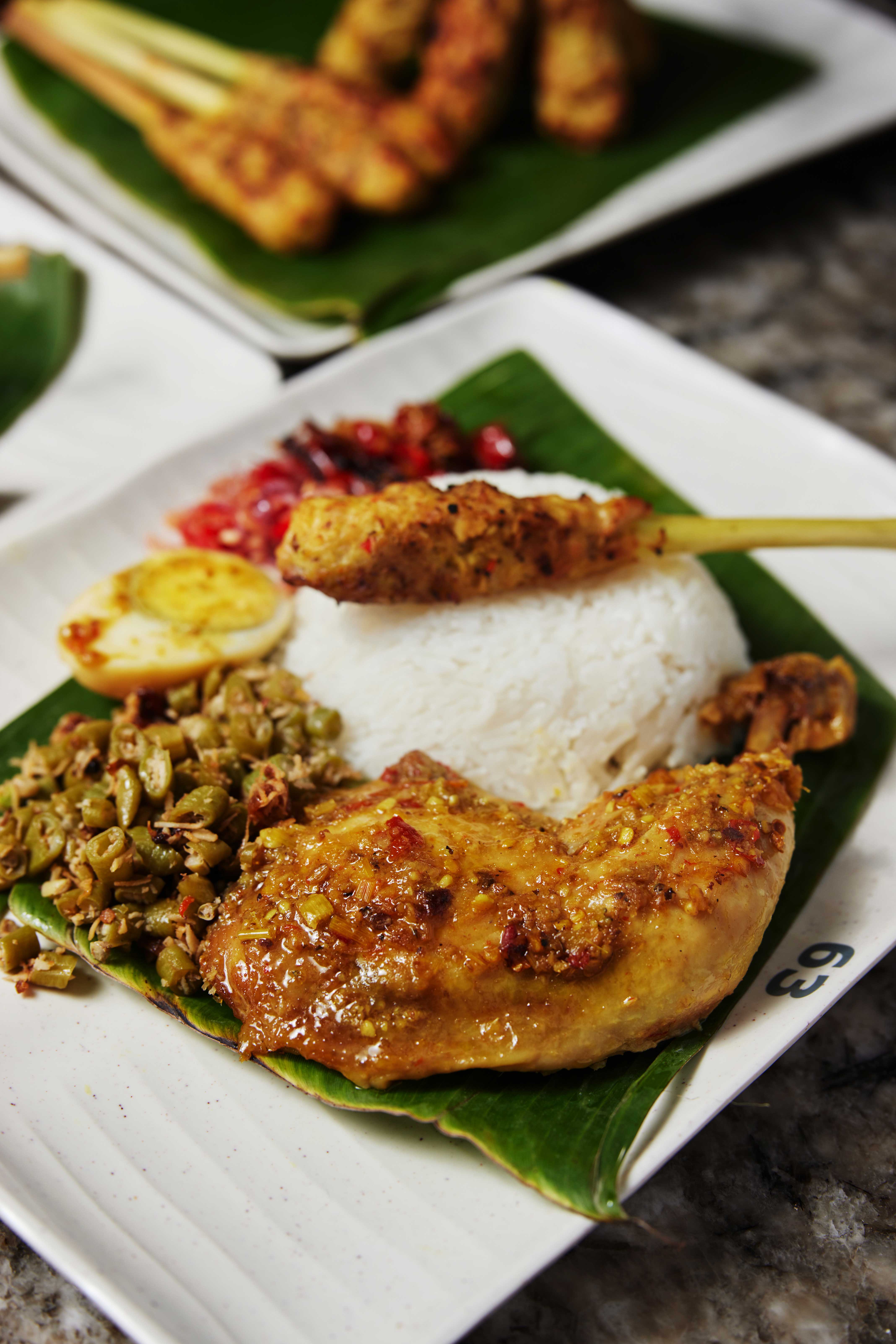 Lawyer Falls In Love With Diving Guide In Bali, Opens Balinese Food ...
