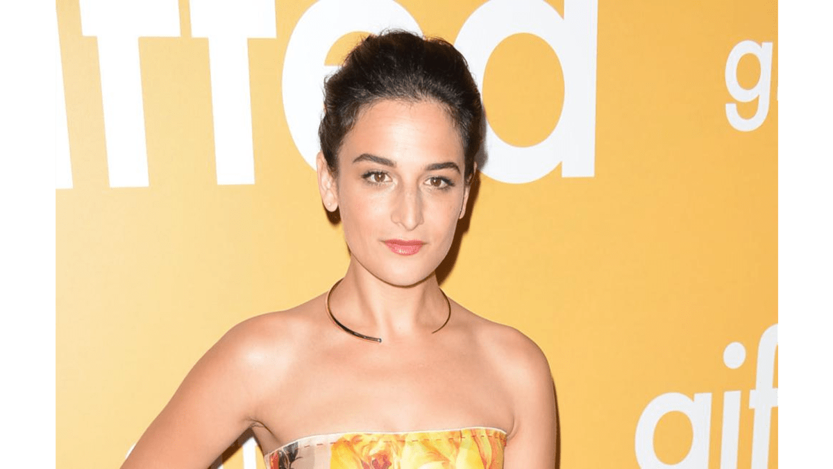 Jenny Slate had an entire sausage in her mouth when her fiance proposed ...