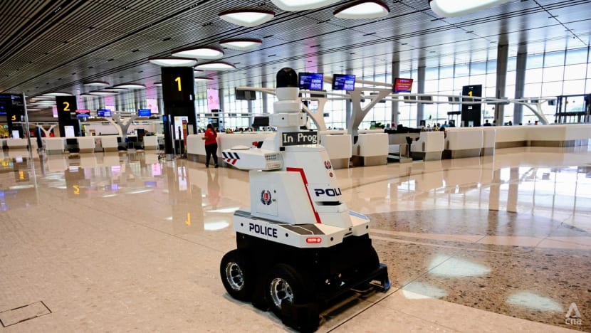Police robots keep Singapore Airport secure – Info Net