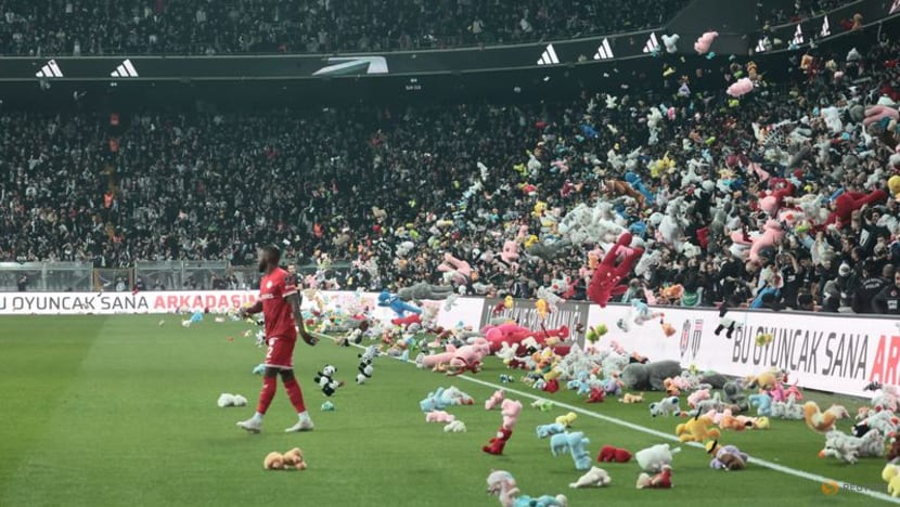 Besiktas fans throw toys on field for children affected by earthquake - CNA Besiktas fans throw toys on field for children affected by earthquake - CNA