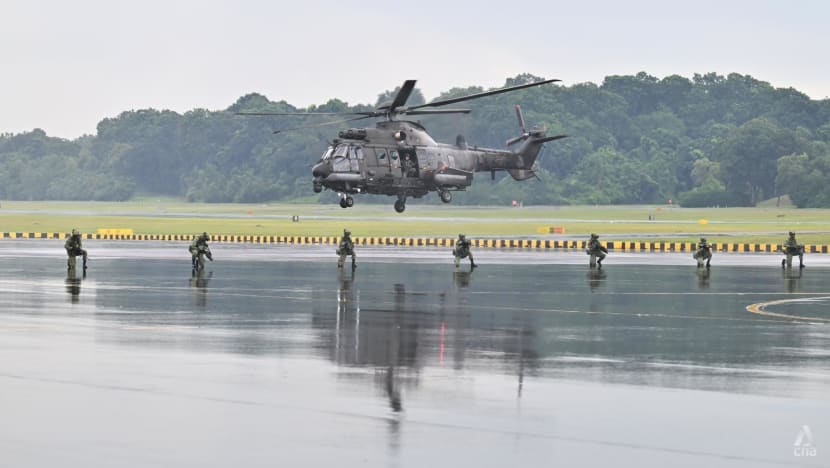 சிங்கப்பூர் ஆகாயப் படையின் 55ஆம் ஆண்டு நிறைவைக் குறிக்கும் கண்காட்சி ...