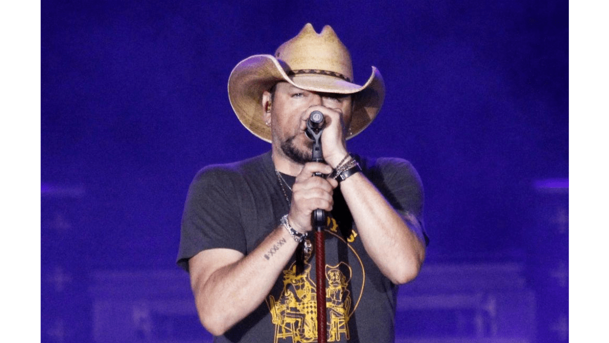 Jason Aldean thanks for son for helping him through tough year - 8days